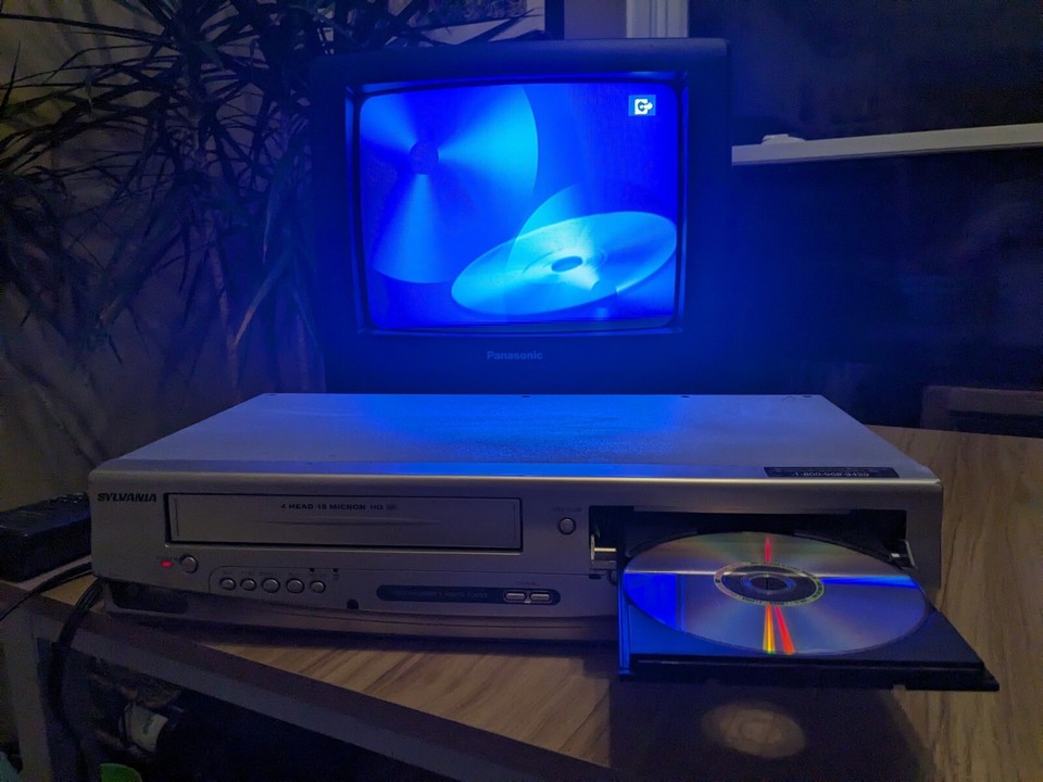 Sylvania VCR VHS/DVD & CD Player Combo With AV Cable DVC841G Tested ...