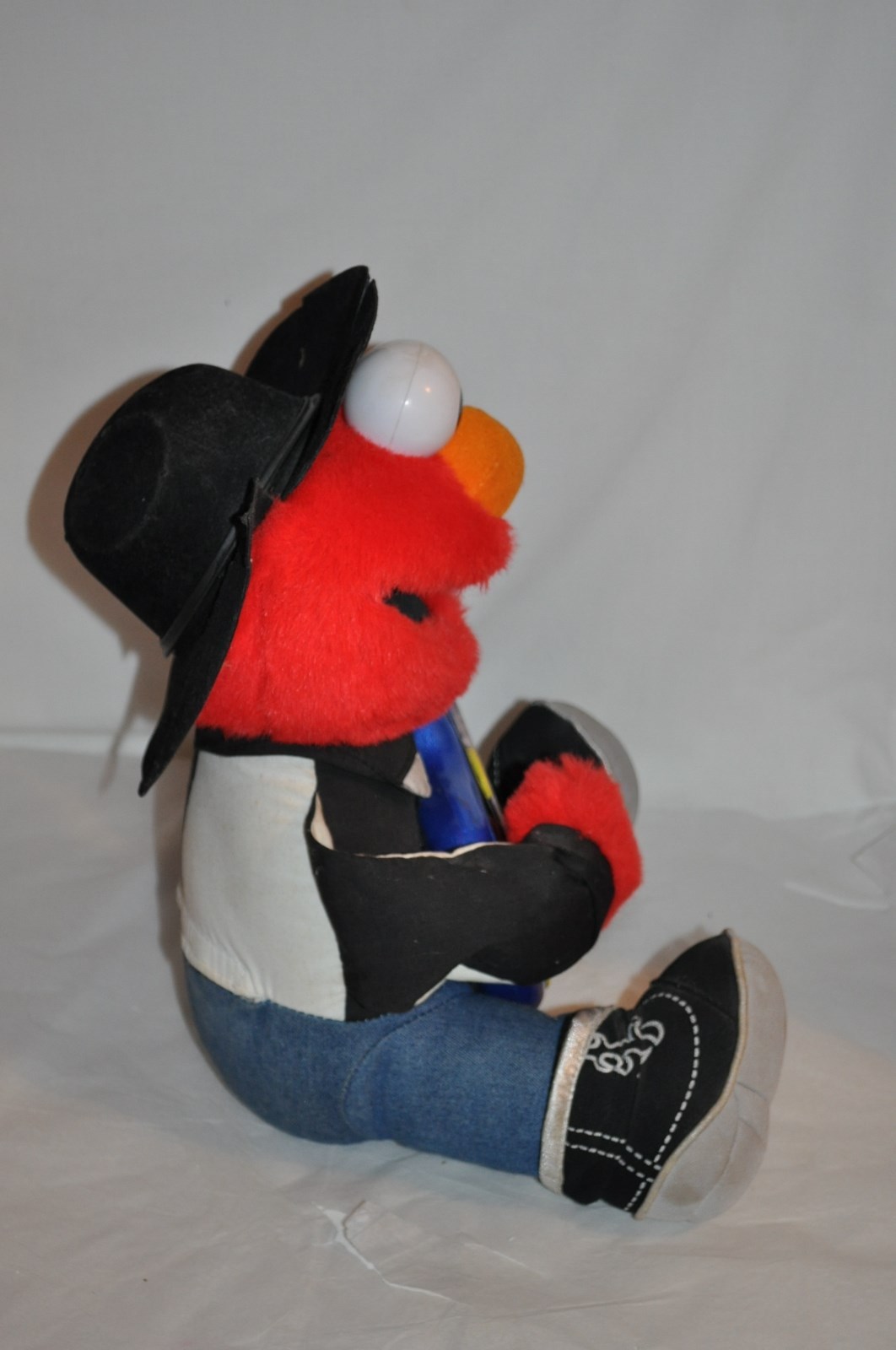 VINTAGE RARER 2000 FISHER PRICE COUNTRY ELMO - GUITAR & HAT WORKS SINGS ...