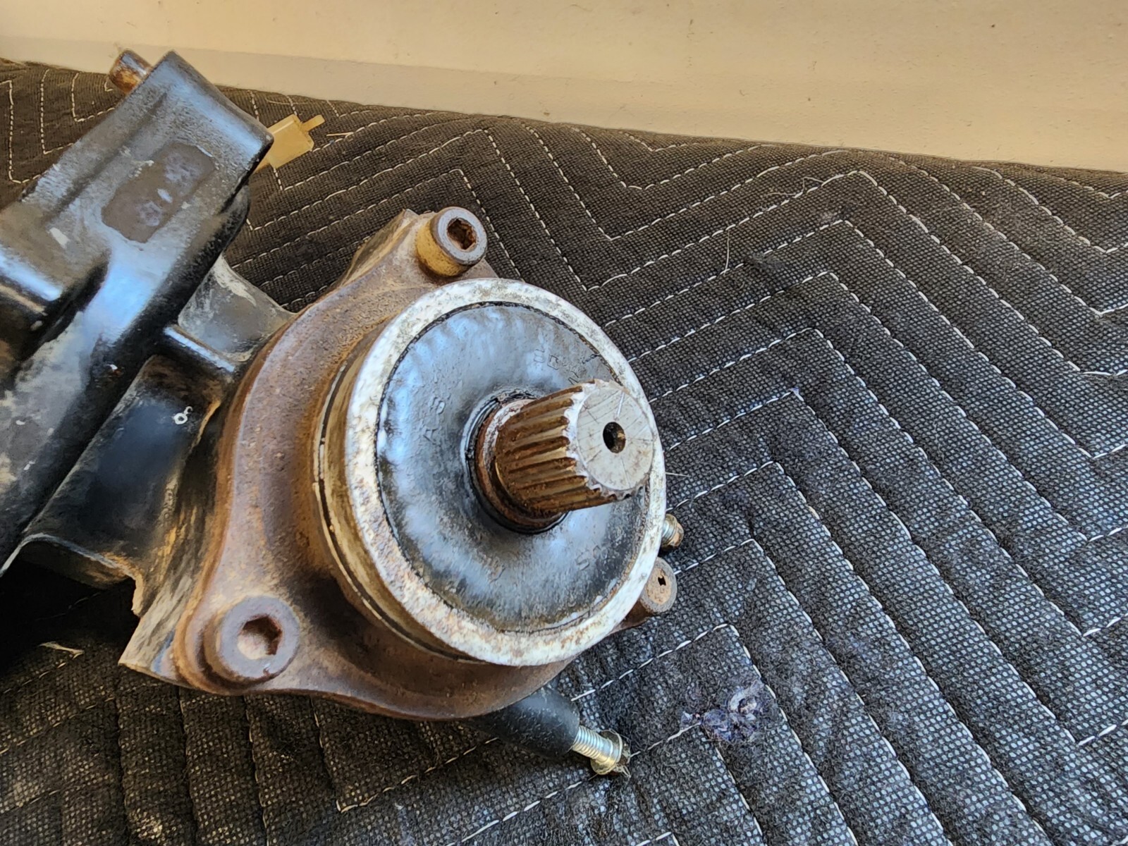 #A343 1984 84 Honda Big Red ATC200ES 200ES Engine Angle Drive Output ...