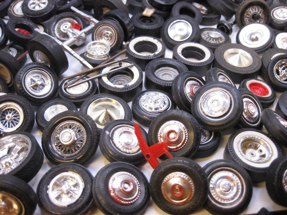 VINTAGE LOT OF MODEL CAR TIRES/RIMS OVER 1 LB | eBay