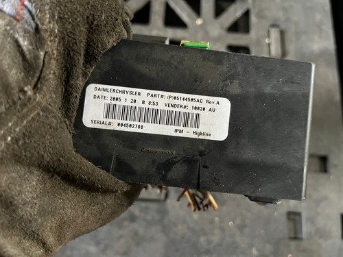 OEM 05-07 Dodge Caravan CHRYSLER Town & Country Fuse Box P05144505AC ...