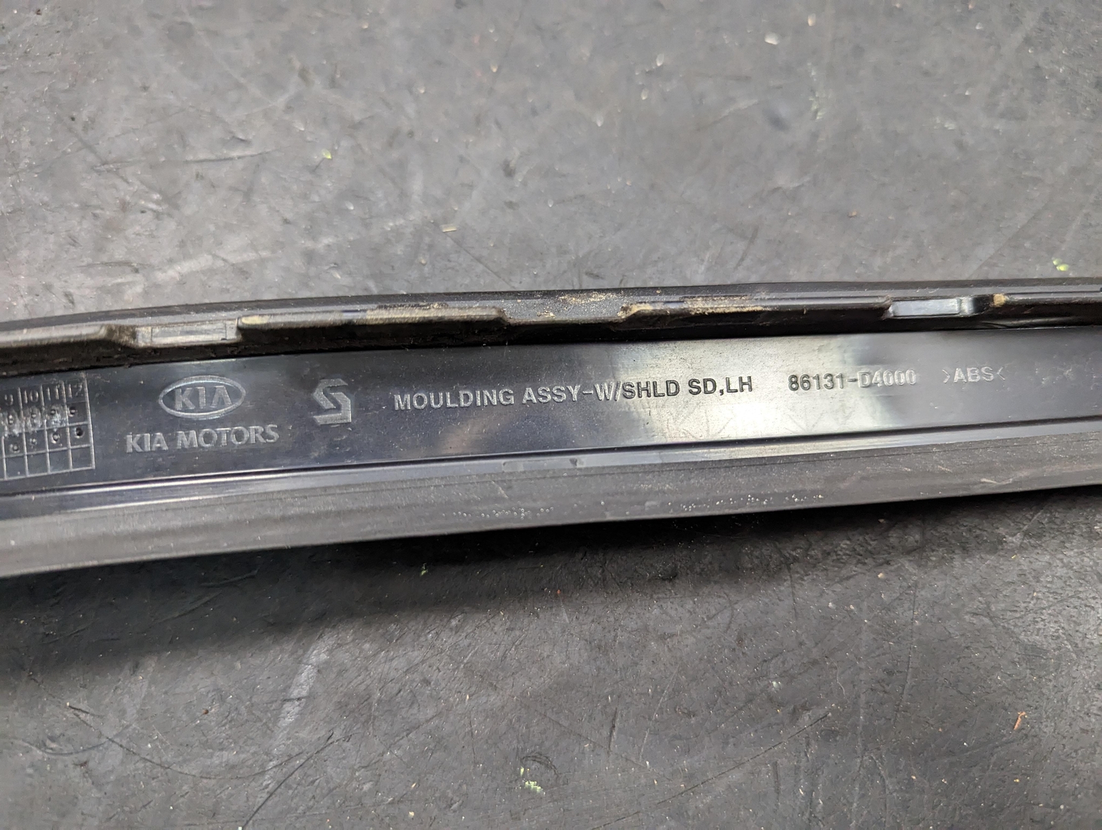 Windshield Left Side Molding 2018 Kia Optima 86131-D4000 2016 2017 2019 ...