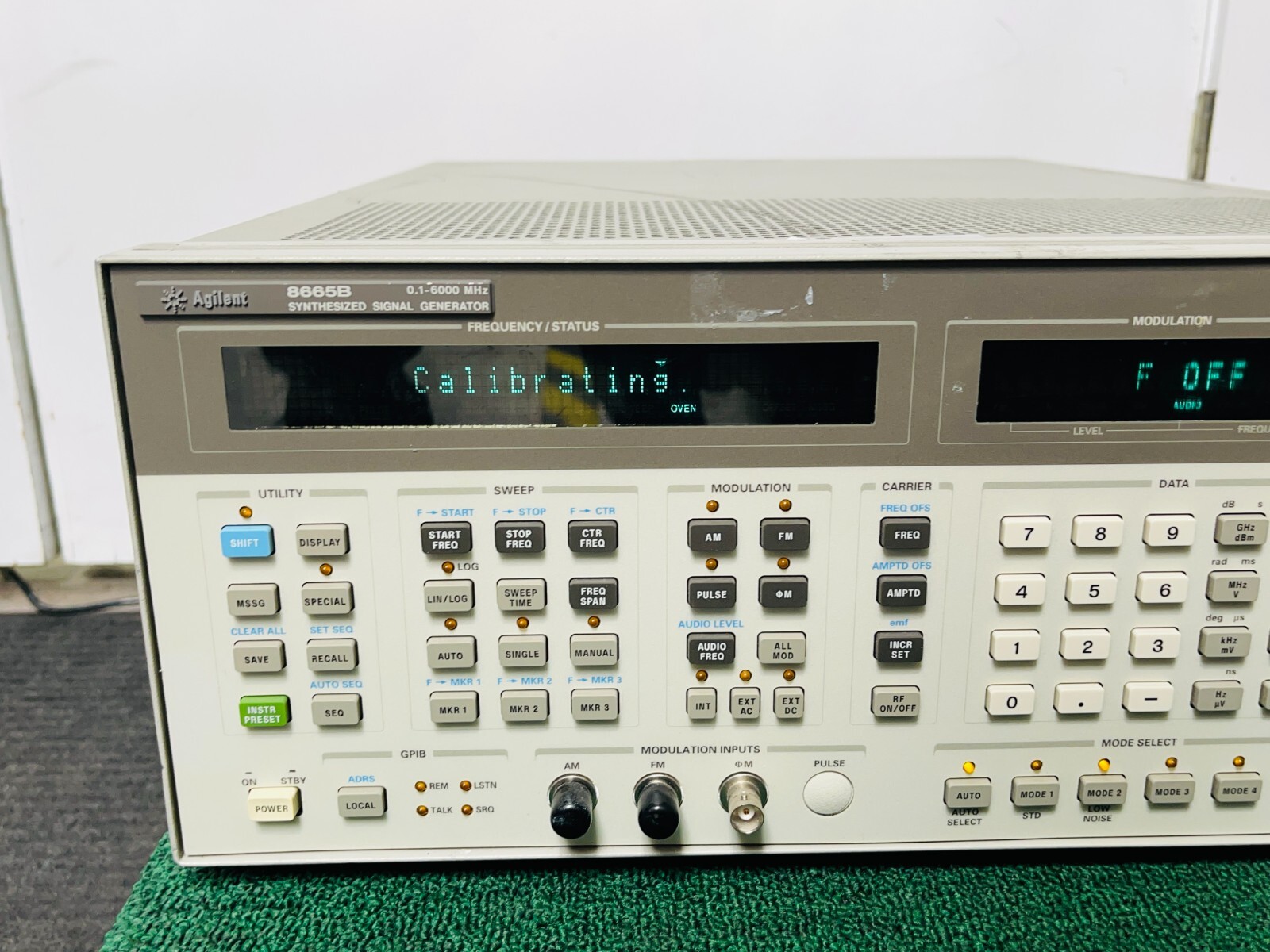 HP Agilent 8665B 6 GHz Synthesized Signal Generator With Option 004 for ...