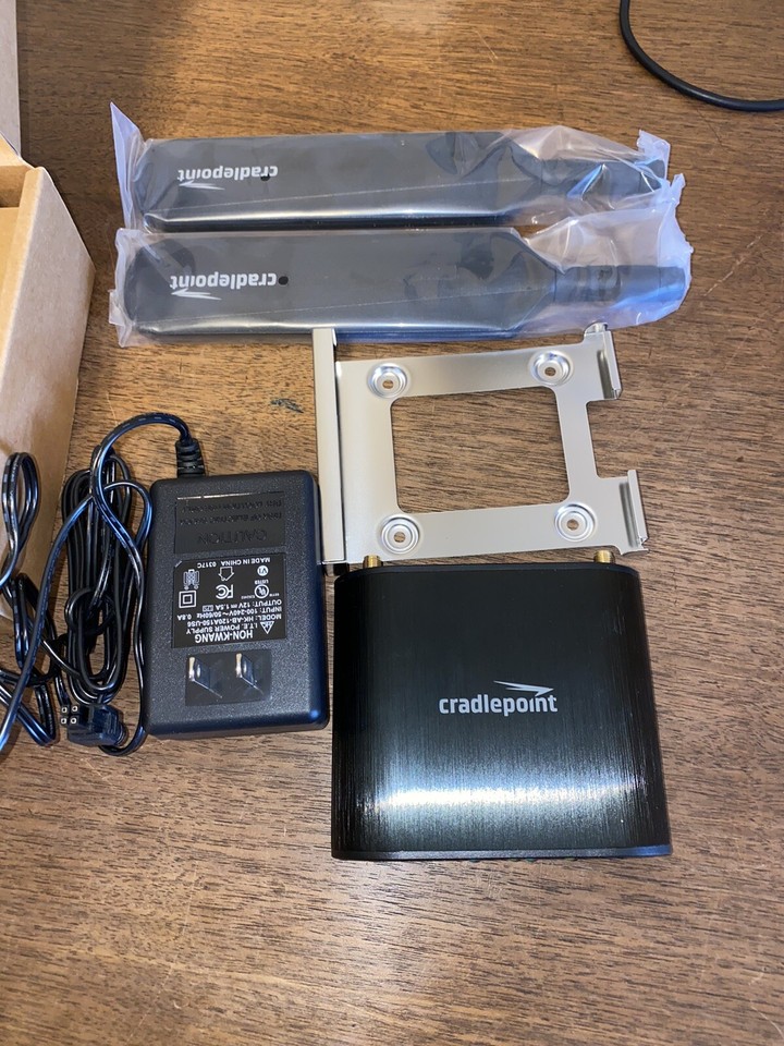 Cradlepoint COR IBR600 Series 4G LTE CDMA Cellular WiFi Router - Black ...