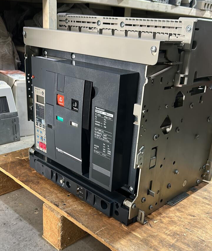 Schneider Air Circuit Breaker Masterpact NW32H1 - 3200 A - 3 poles ...