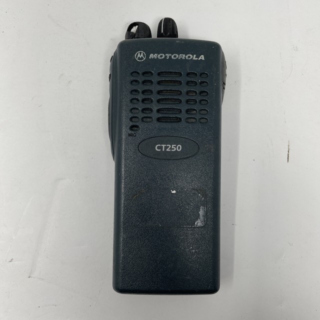 Motorola Ct250 Portable UHF 16 CH 4 Watt Radio AAH34RDC9AA2AN W ...