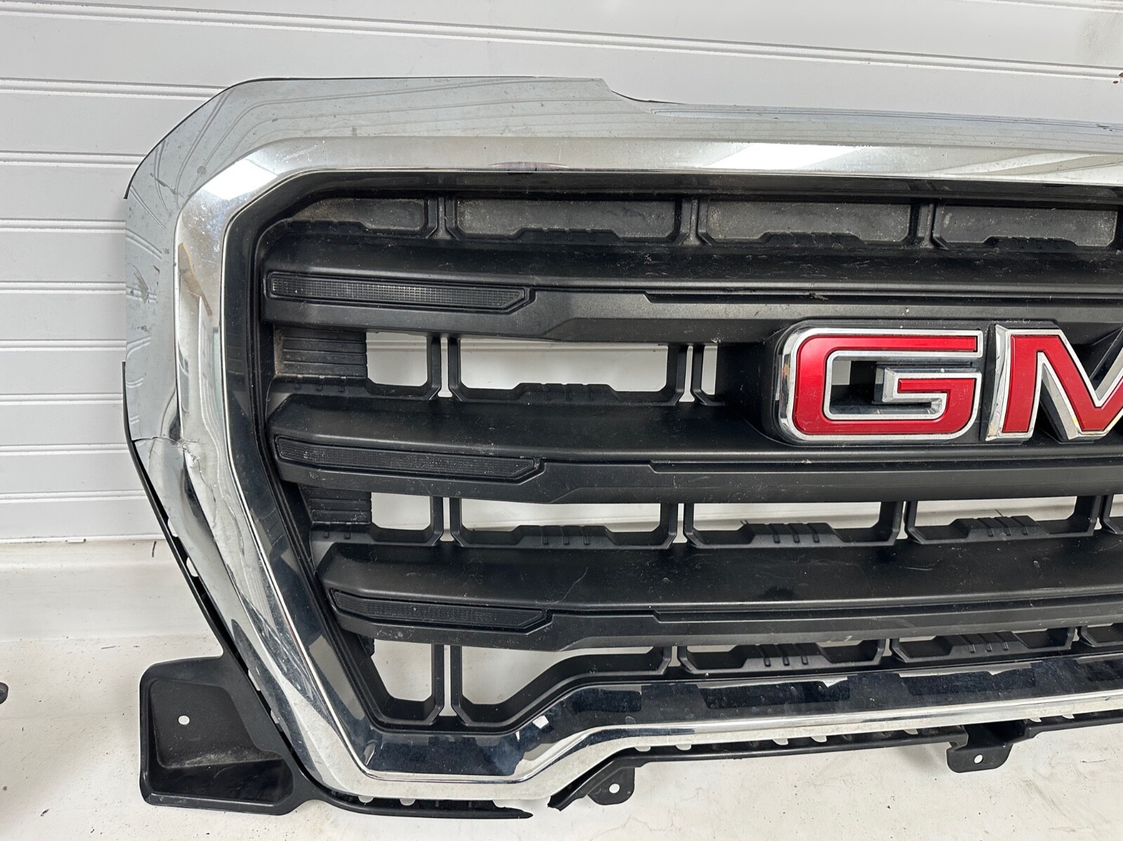 2019 2020 2021 GMC SIERRA 1500 FRONT UPPER GRILLE W/ EMBLEM 84508280 ...