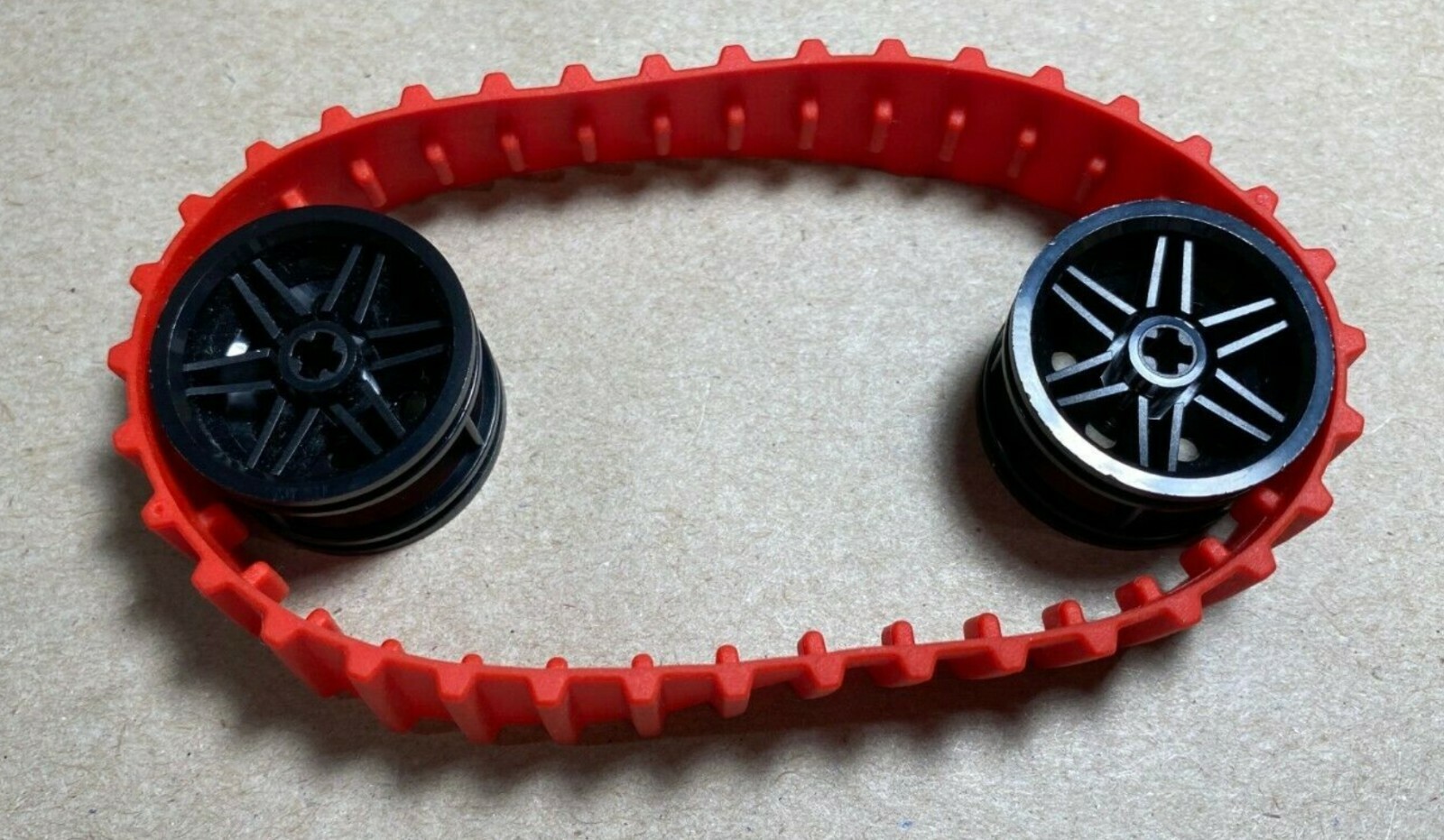 LEGO Tread Assembly 36 tread links and Wheels (56145 x1681 53992 13972 ...