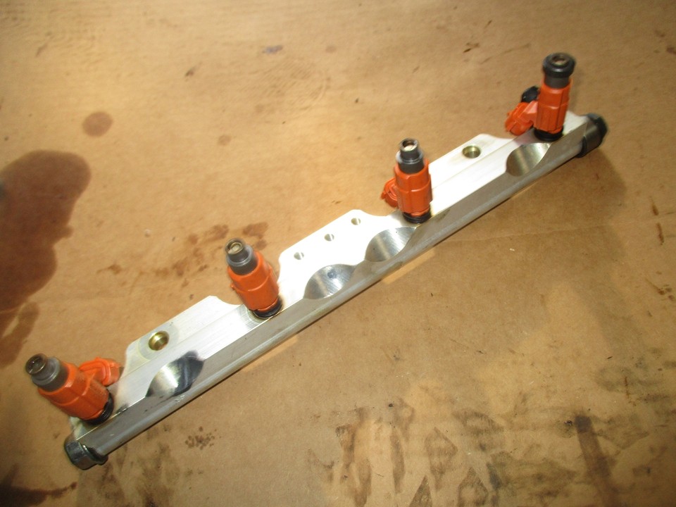 Suzuki DF115 outboard fuel rail and injector set (15710-65D00) | eBay