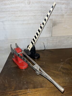 Lionel No. 152 & 252 Vintage Crossing Gates with lights | eBay