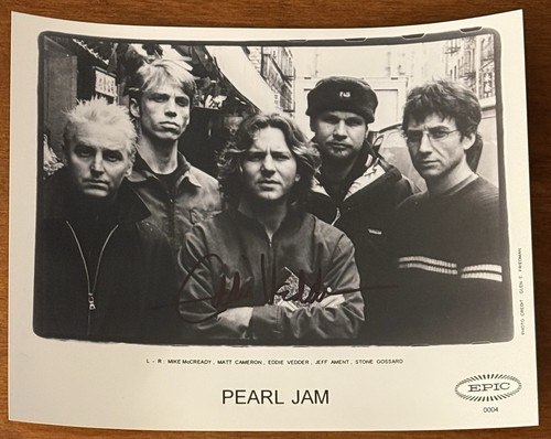 Eddie Vedder Signed Photo Pearl Jam Autograph Promo 8x10 B&W Mueller ...