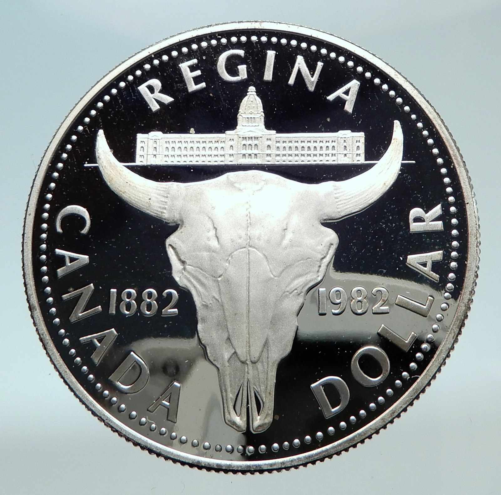 1982 CANADA UK Queen ELIZABETH II Cattle Skull Proof Silver Dollar Coin ...