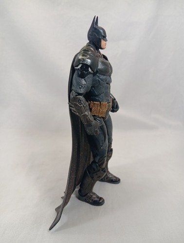 DC Collectibles Batman Arkham Knight BATTLE DAMAGED GameStop Exclusive ...