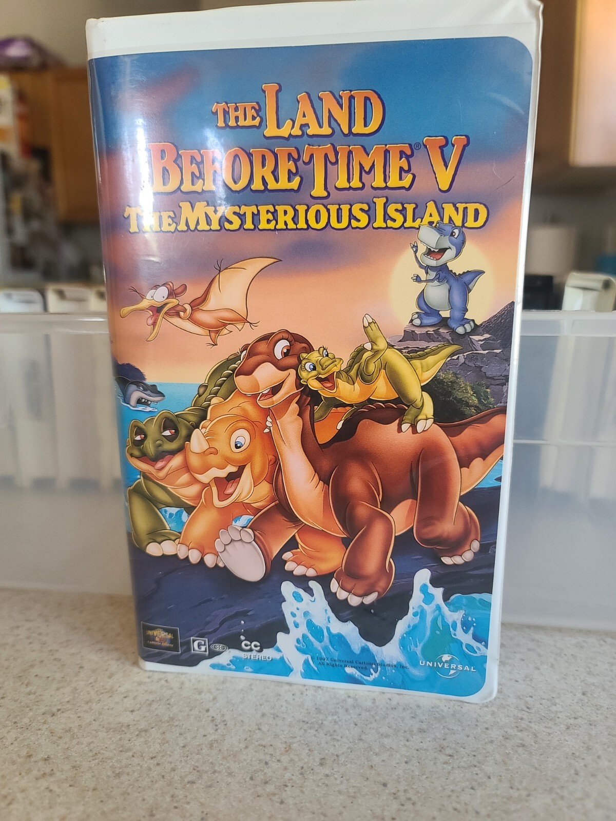 The Land Before Time V: The Mysterious Island (VHS, 1997, Clamshell ...
