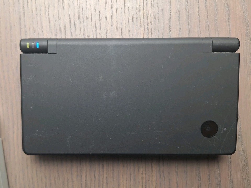 Nintendo DSi Black Region Free Console 16gb Tested w/ Charger & Stylus ...