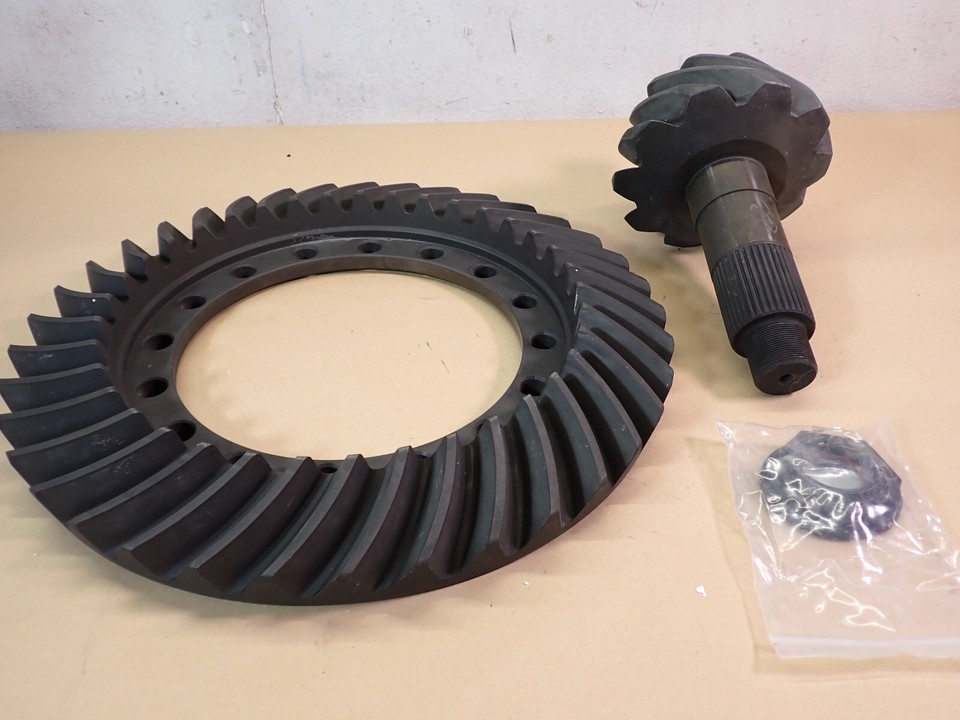 3.70 Ratio Ring & Pinion 513369 fits EATON Rear End R&P RS404 | American