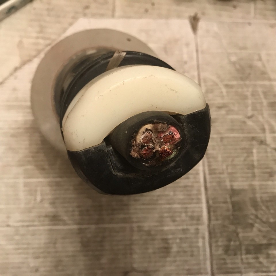 Leviton CS-6364C Industrial Twist-Lock Connector 3P4W 125/250VAC 50 ...