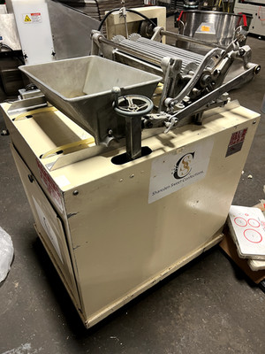 KOOK-E-KING AUTOMATIC COOKIE CUTTER / DEPOSITOR w/ 7 DIES AND NEW ...