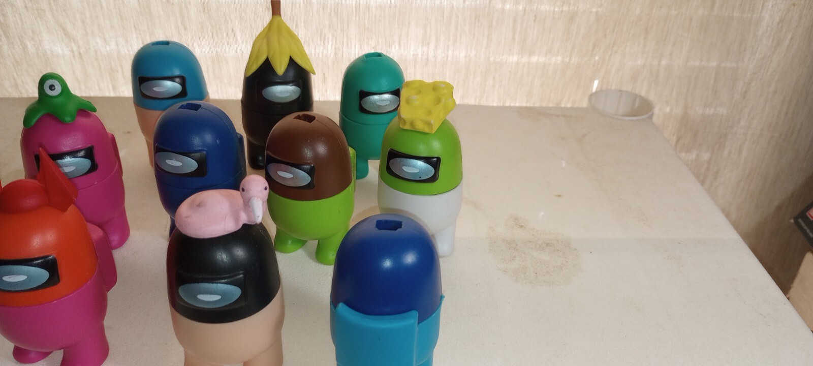 Among Us Figures Some Accessories Crewmate - Soluções e tratamento de ...