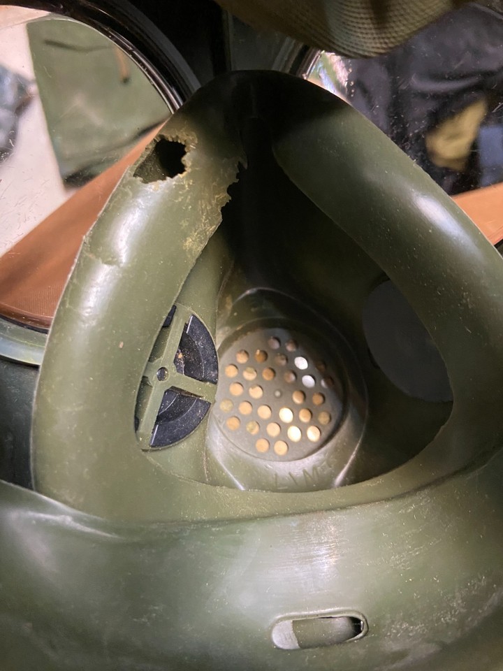 Canadian Armed Forces C4 Large Gas Mask W/ Sealed C4 Filter & Carrier ...
