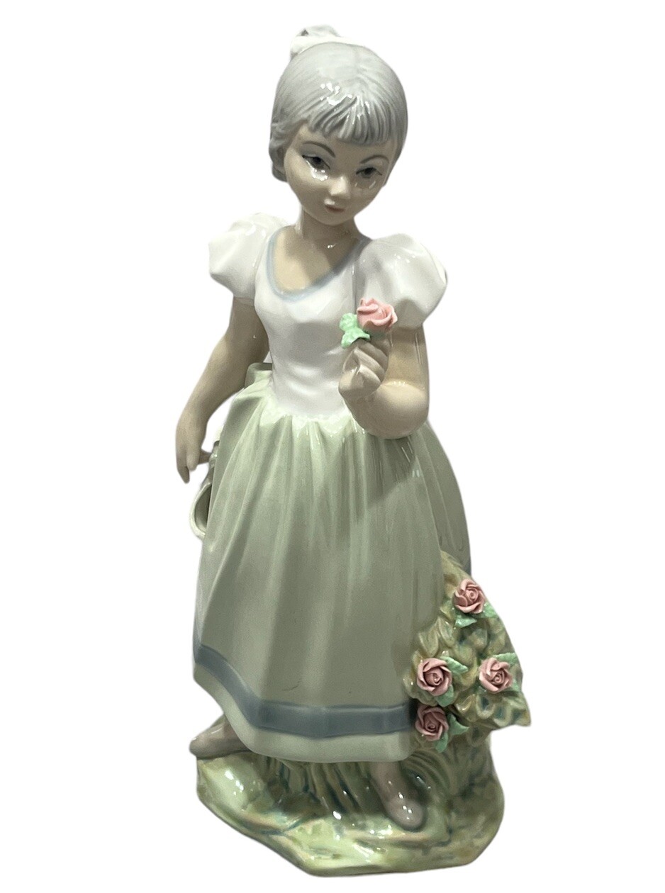 Tengra Valencia Spain Vintage Porcelain Figurine Of a Girl With Roses ...