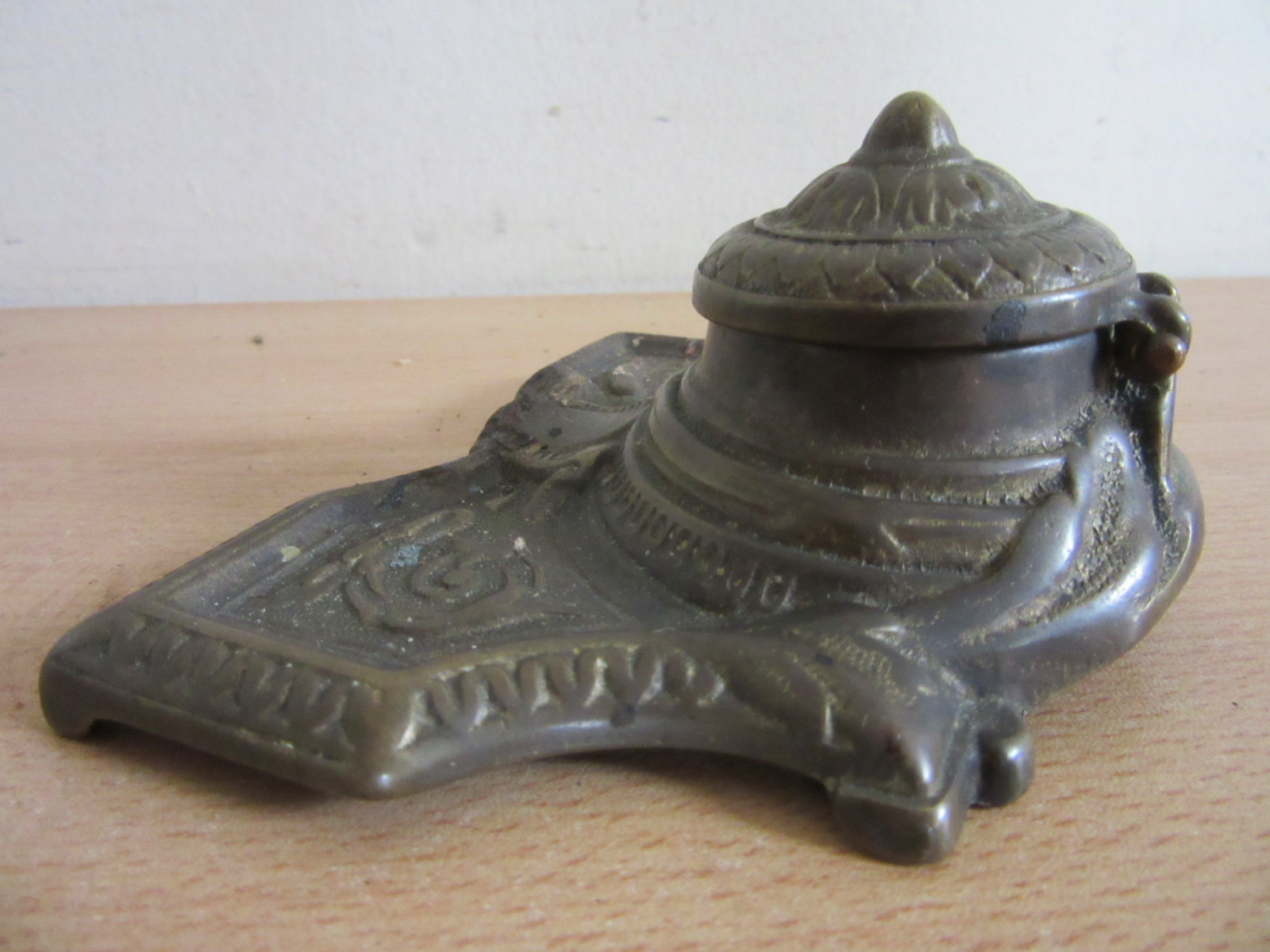 Antique fancy Brass lidded hinged desk inkwell marked "Mod Brevet" | eBay