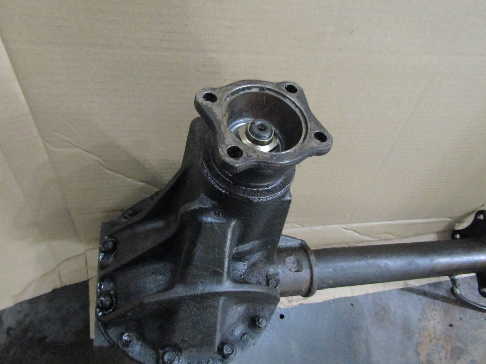Isuzu Trooper 3.1 MK2 91-02 pre-facelift front diff differential axle ...