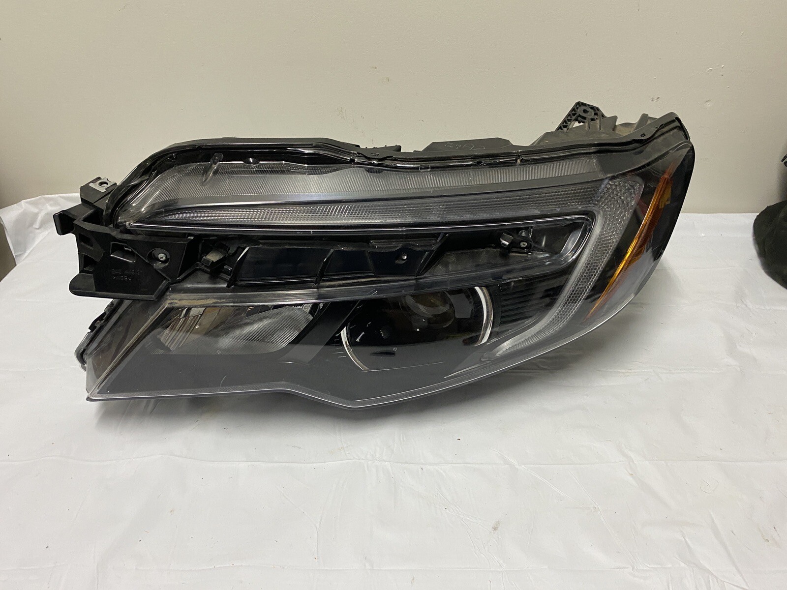 2016 - 2017 Honda Pilot Headlight Halogen OEM RH Passenger Cracked Lens ...