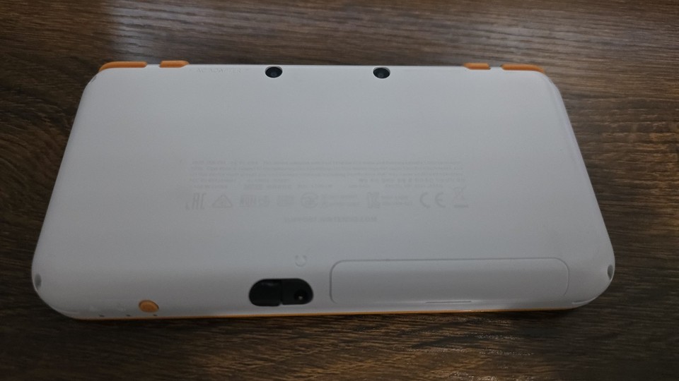 Nintendo 2DS XL Orange/White with Charger, Case and Games (FREE ...