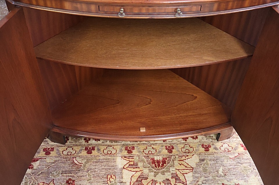 Pair of English Bevan Funnell Reprodux Mahogany Chippendale Corner ...