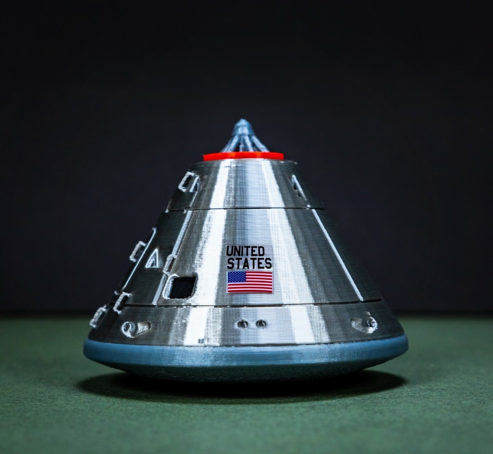 Apollo 11 Capsule (Command module Columbia) Plastic model Rocket NASA ...
