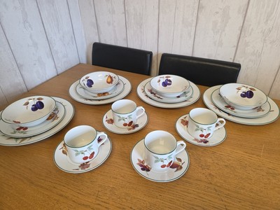 Royal Worcester Evesham Vale Green Trim 20 Pieces Dinner Set Perfect ...