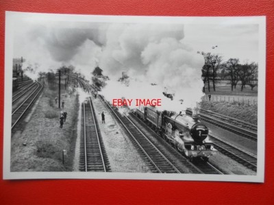 PHOTO GWR COLLETT CASTLE 4-6-0 LOCO 4079 PENDENNIS CASTLE AT BANBURY 4 ...