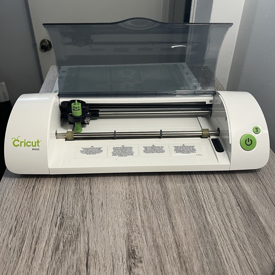 Cricut Mini Electronic Die Cutting Machine CMNI001 with Accessories ...