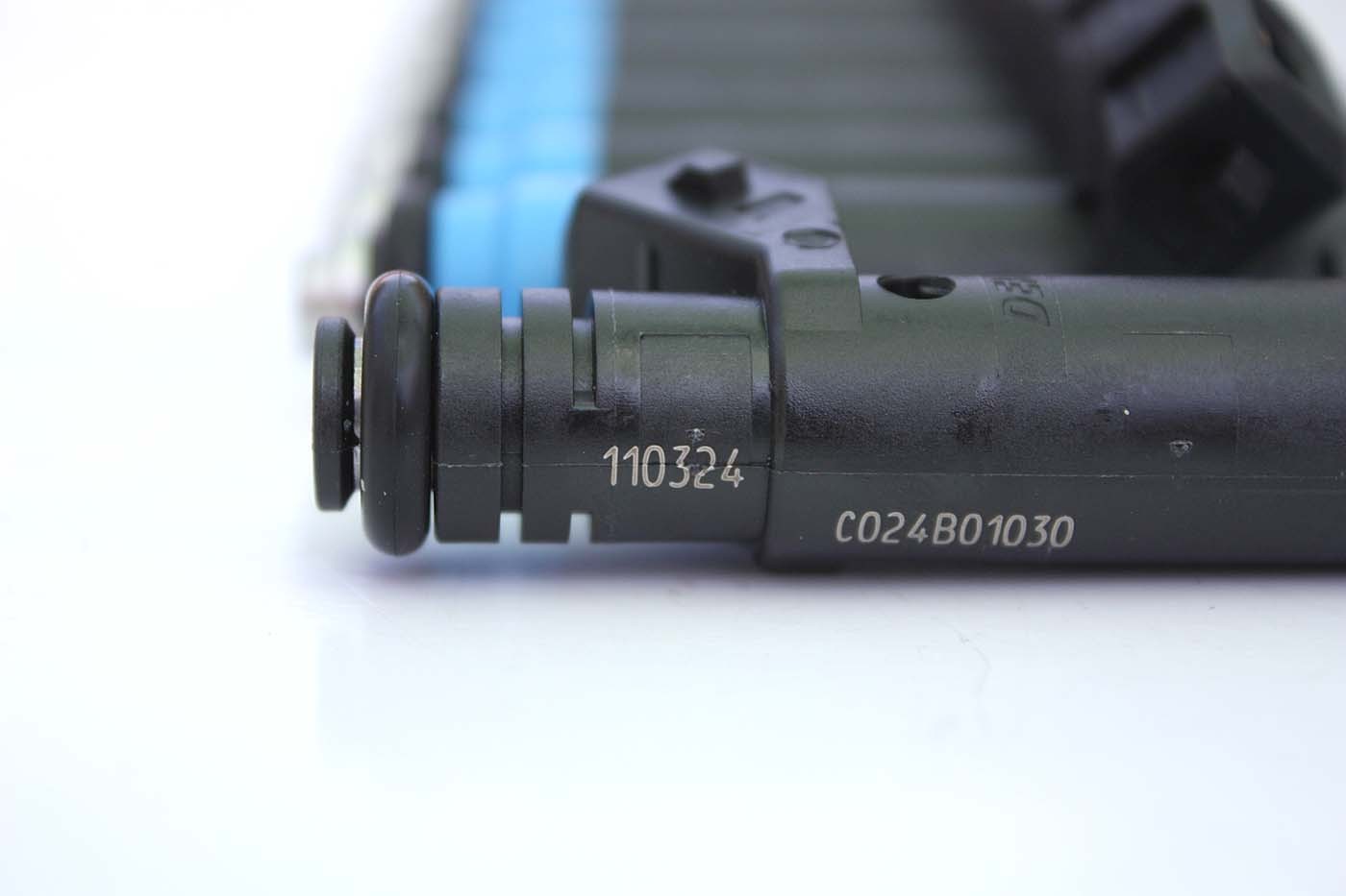 SALE (1) New Genuine USA Siemens Deka 107962 60lb, 62lb Fuel Injectors ...