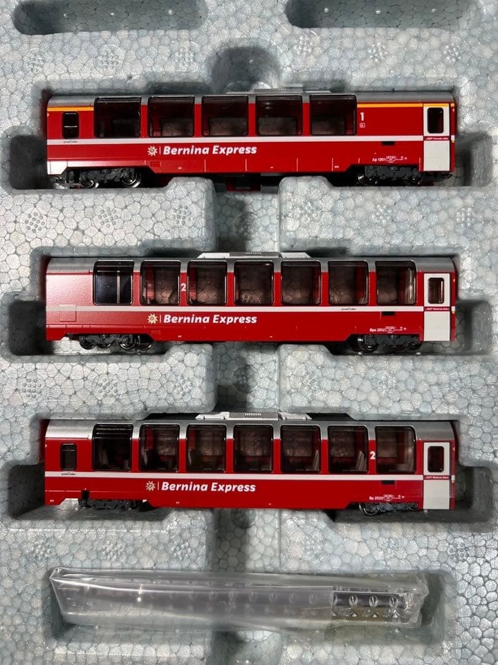 KATO N Gauge RhB Bernina Express New Logo Basic 3-Car Passenger Set ...