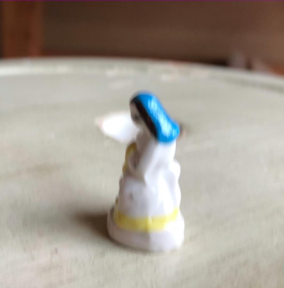 Feve: Maria Fashionable Fe677 French Porcelain King Cake Figurine USED ...