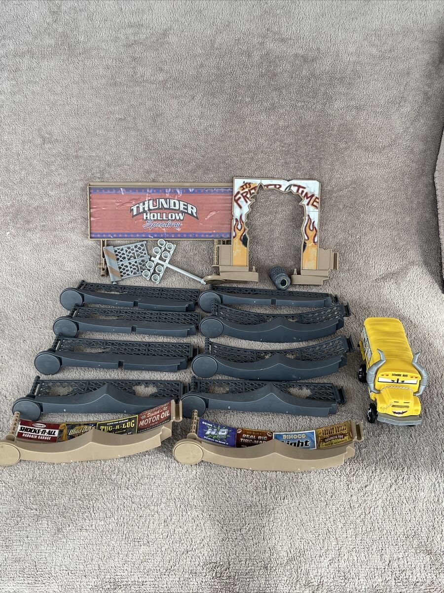 Disney Pixar Cars Crazy 8 Smash & Crash Derby Track Playset Disney Pixar Cars Crazy 8 Smash & Crash Derby Track Playset