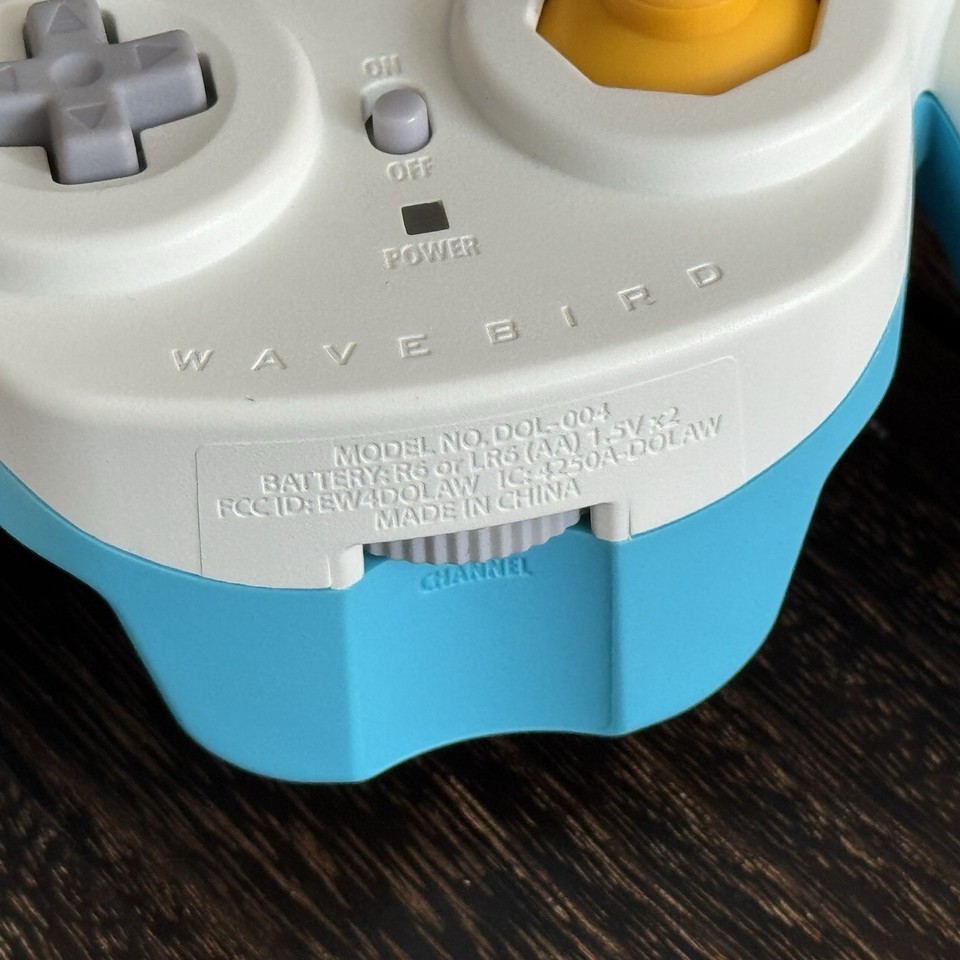 Club Nintendo GameCube White/Blue Wavebird Controller + Receiver JPN ...