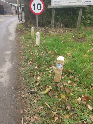 Wooden Verge Posts with Reflectors, keep off the grass, reflector post ...