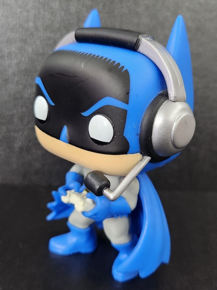 GameStop Funko Pop GAMER BATMAN 293 DC Comics Heroes 2019 Classic Blue ...