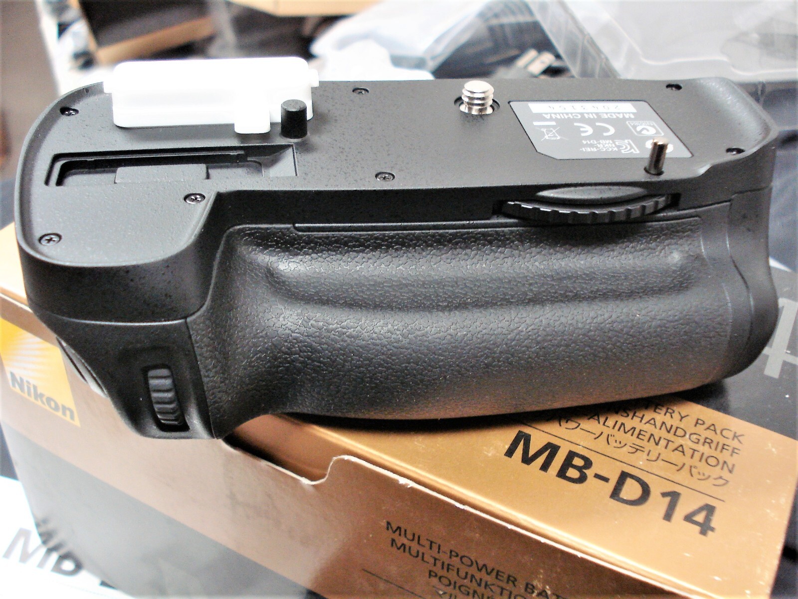 NEW Original OEM MB-D14 Vertical Battery Grip for NIKON D610 D600 ...