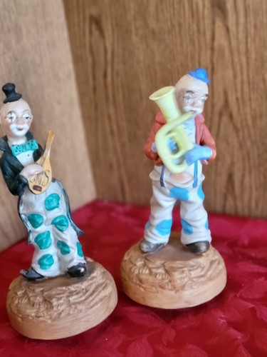 1430. ALDON PORCELAIN MUSIC BOXES 1980 GUITAR OR HORN "SEND IN THE ...