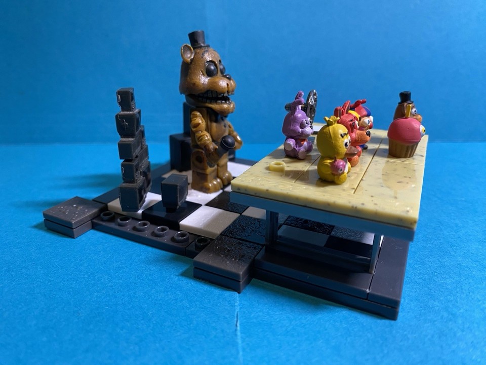 Mcfarlane Five Nights At Freddy’s FNAF Office Desk Set 12811 COMPLETE ...