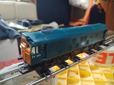 HORNBY R326 BR BLUE CLASS 25 DIESEL LOCOMOTIVE 25241 with headcode ...