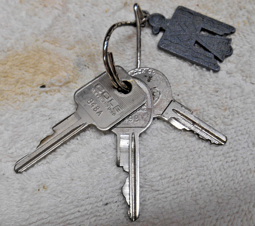 Vintage Old 1970's 72 Chevy GM Pontiac Automotive Car Key Set + Totem ...