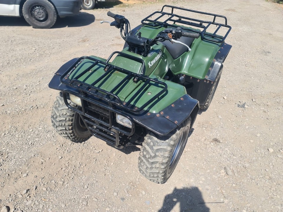 KAWASAKI KLF 300, 12 MONTHS WARRANTY & FREE DELIVERY CAN BE ROAD REG ...