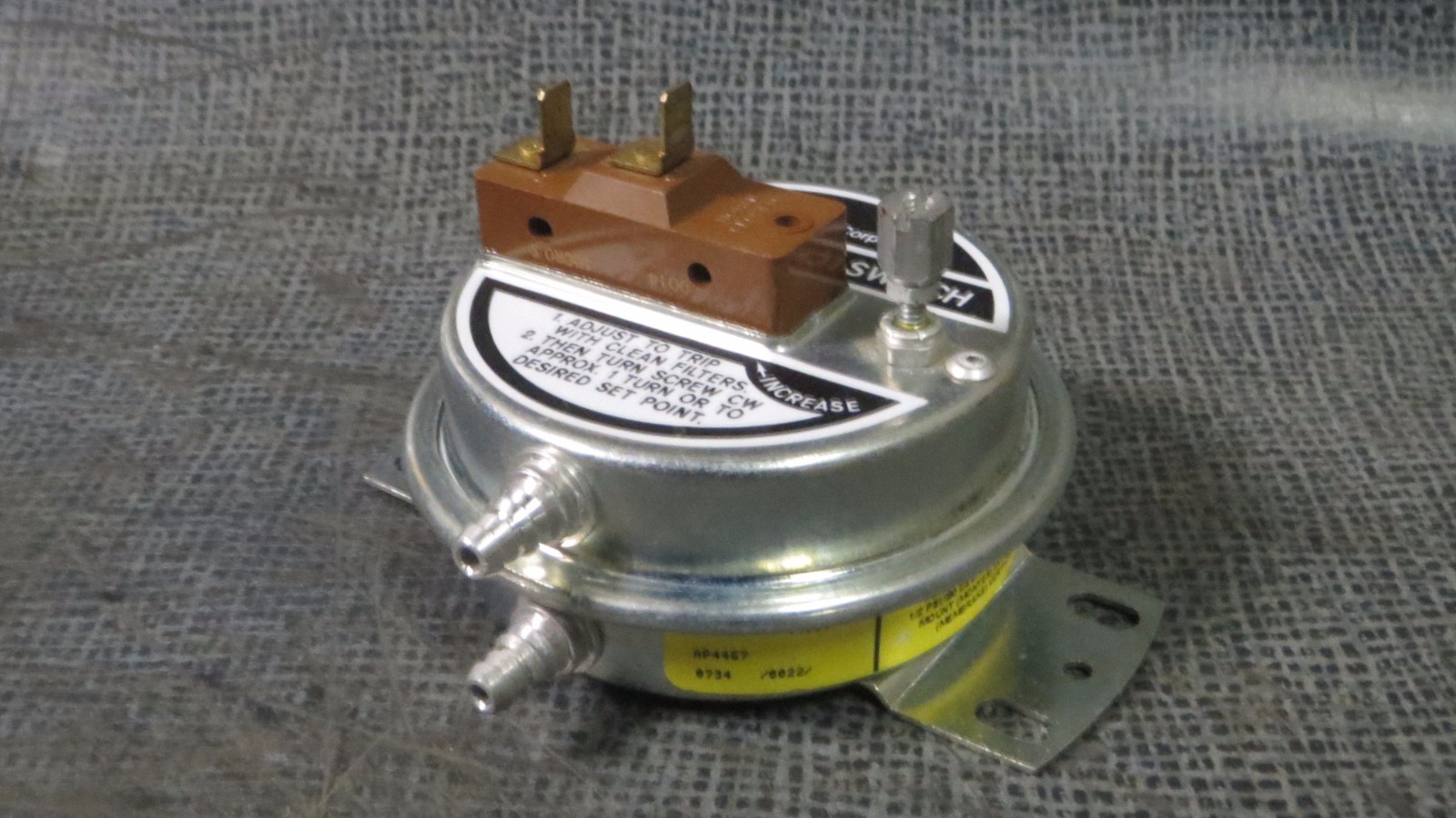 LIEBERT FILTER CLOG SWITCH 15 AMP TO 277 VAC MODEL: AP4467 TRIDELTA .17 ...