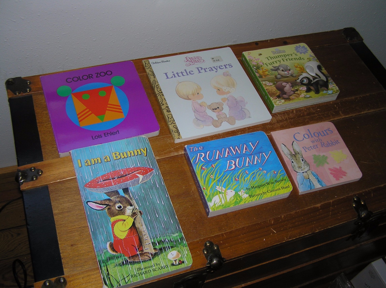 Lot of 6 COLOURS with PETER RABBIT I am a RUNAWAY Bunny COLOR ZOO Board ...