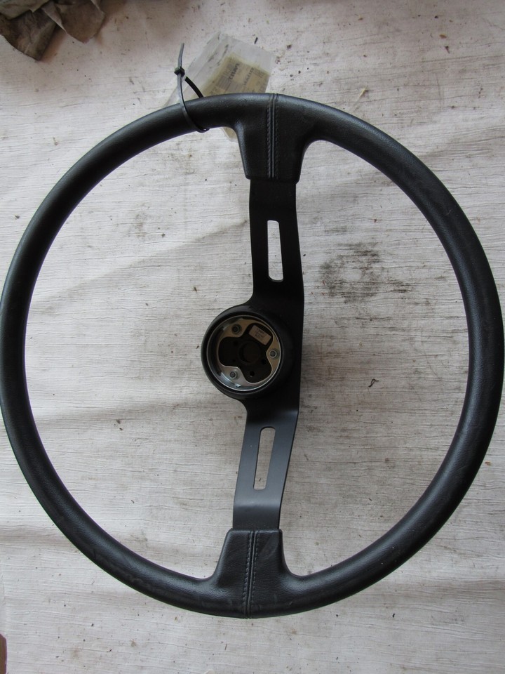 MCI Coach Bus Steering Wheel | 11L-2-237 | 11L2237 | Genuine OEM | Black